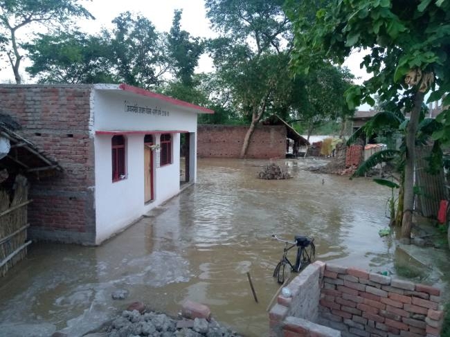 कटी गंग नहर घरों में घुसा पानी