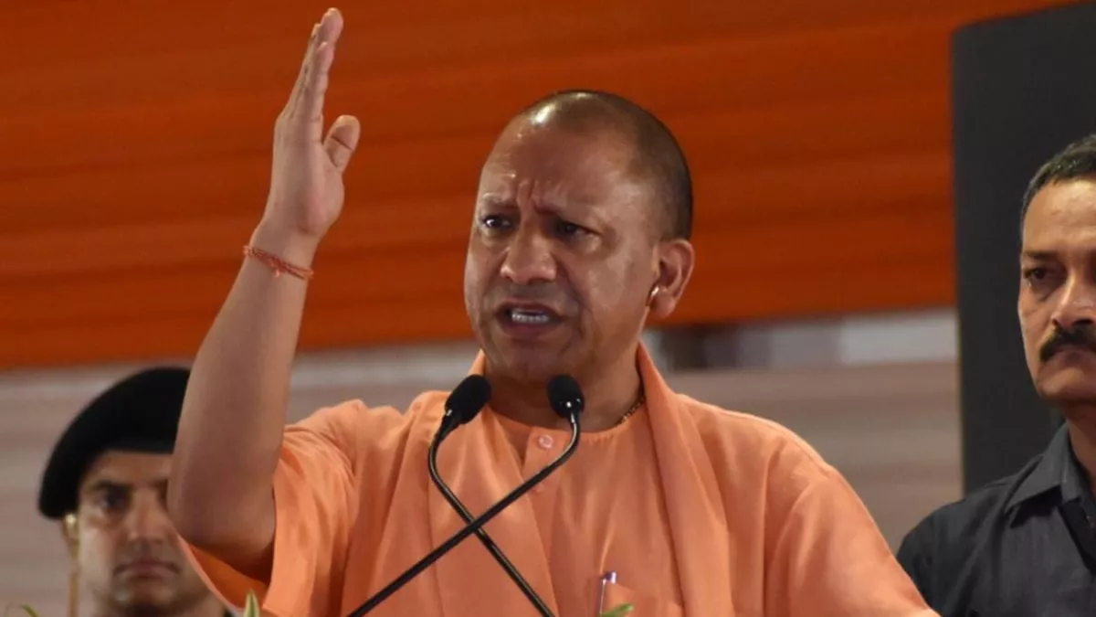 CM Yogi Adityanath बोले, शिक्षा समाज की नींव, मुख्यमंत्री ने किया स्मार्ट स्कूल-स्मार्ट ब्लॉक ...