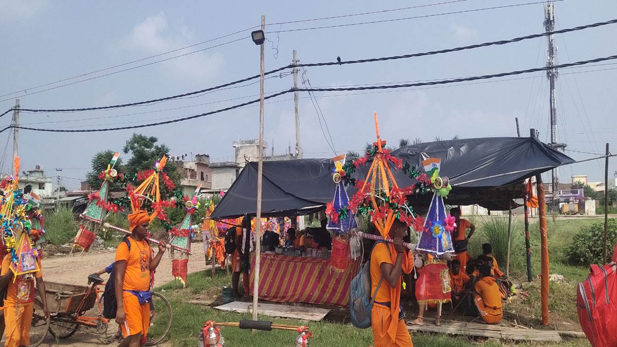 Kanwar Yatra 2023: रुड़की में कांवड़ पटरी पर शिव भक्तों का आना शुरू ...