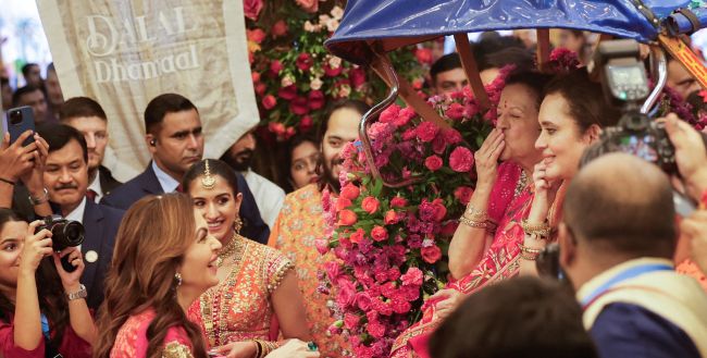 Mameru Ceremony से हुआ अनंत-राधिका की शादी की रस्मों का शुभारंभ, जानें ...