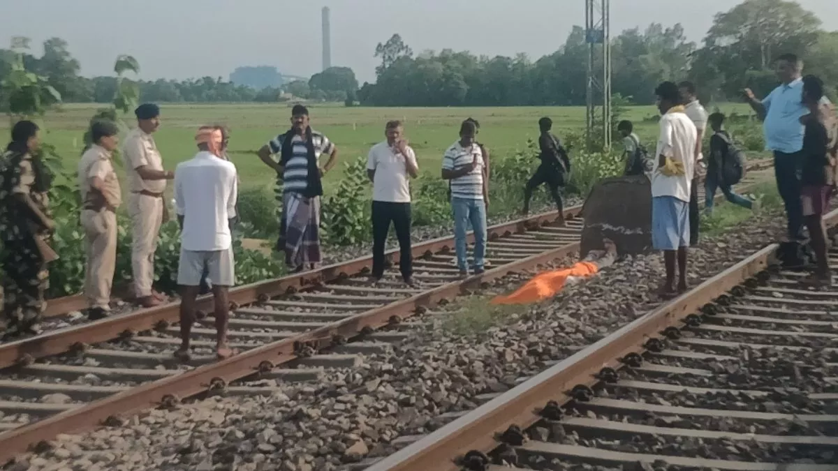 Buxar News: ट्रेन से गिरकर युवक की मौत, सीमा विवाद में घंटों पड़ा रहा ...