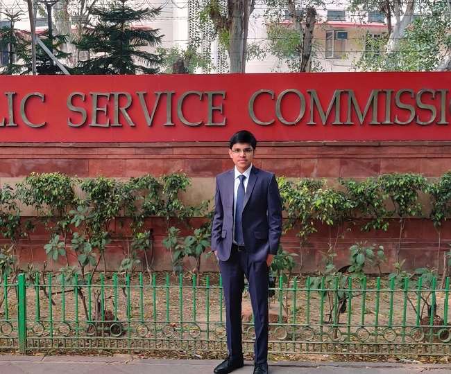 UPSC CSE 2019: सिविल सेवा परीक्षा में 26वां रैंक हासिल करने वाले प्रदीप ... UPSC CSE 2019: सिविल सेवा परीक्षा में 26वां रैंक हासिल करने वाले प्रदीप ...