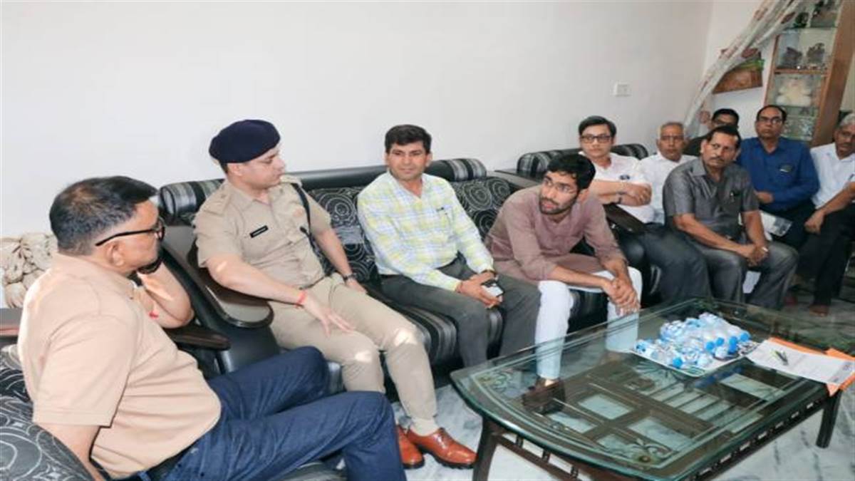 बलिदान डीएसपी सुरेंद्र सिंह के स्वजनों से मिलने पहुंचे एडीजीपी अंबाला ...