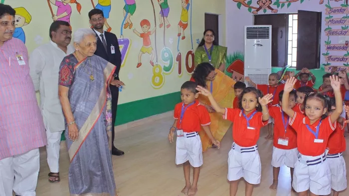 यूपी में खुला देश का पहला एआई आधारित आंगनबाड़ी केंद्र, बच्चों को दी ...