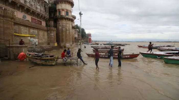 Varanasi Rain: मौसम विभाग ने तेज हवा-भारी वर्षा, वज्रपात की दी चेतावनी ...