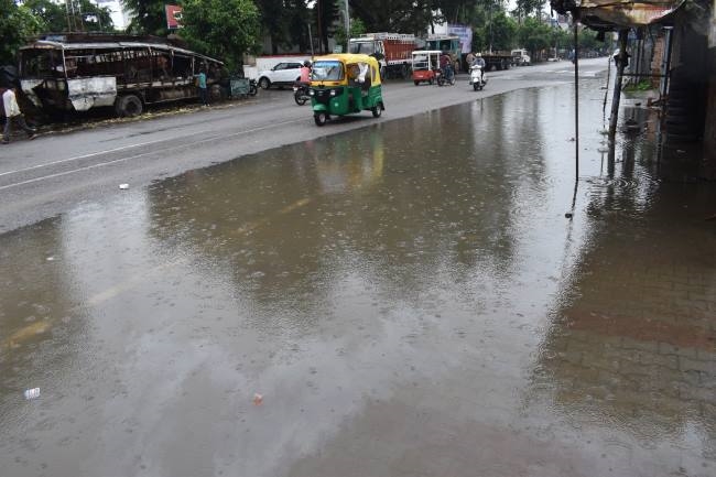 शाम की बारिश से पानी-पानी हुआ शहर - Mainpuri: rain, city water water ...