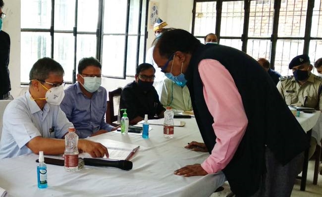 ्रमुख्य सचिव मुकेश मेश्राम ने ली अधिकारियों की क्लास - Principal ...