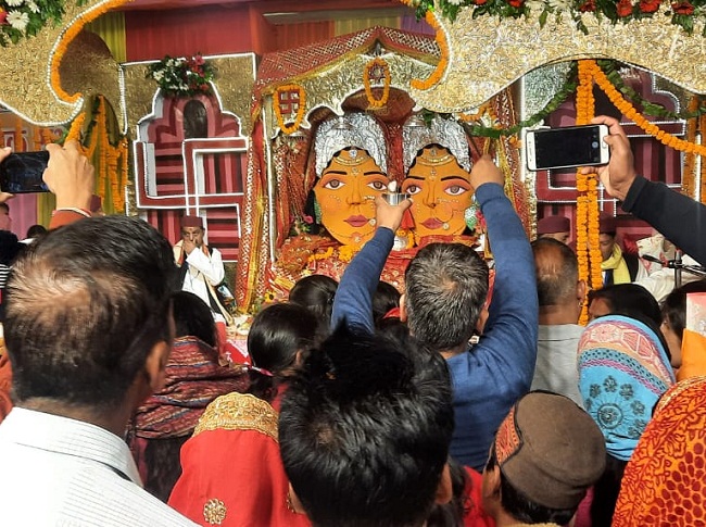 Nanda Devi Mahotsav : मंडप में विराजीं मां नंदा सुनंदा, दर्शन को उमड़े ...