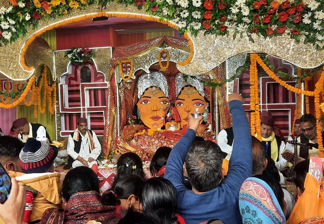 Nanda Devi Mahotsav : मंडप में विराजीं मां नंदा सुनंदा, दर्शन को उमड़े ...