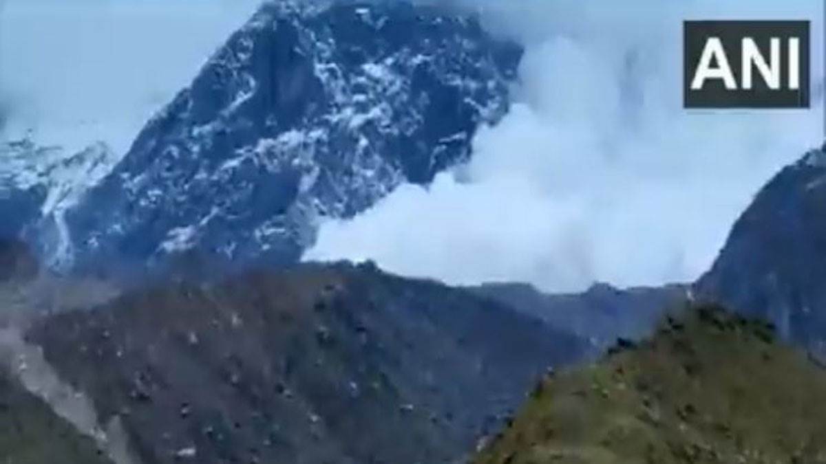 Uttarakhand News : पिछले 10 दिन में केदारनाथ धाम के पास दो बार टूटा ... Uttarakhand News : पिछले 10 दिन में केदारनाथ धाम के पास दो बार टूटा ...