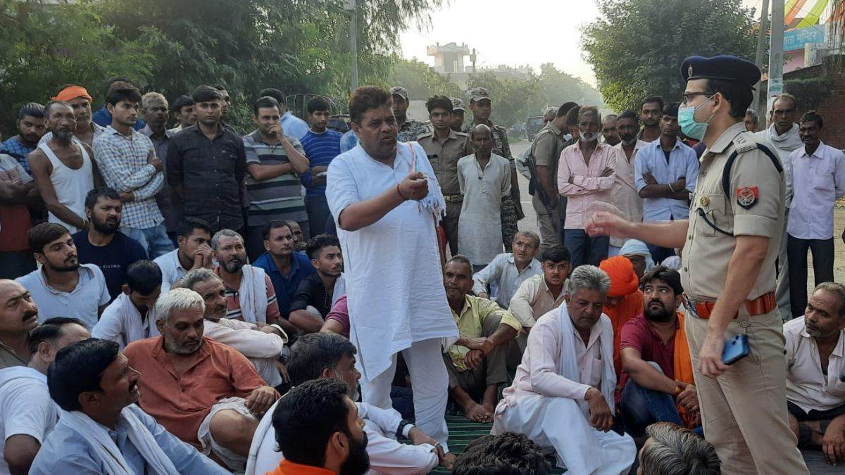 Deepak Murder Case: मेरठ में 24 घंटे बाद ग्रामीणों ने हटाया जाम, दीपक ...