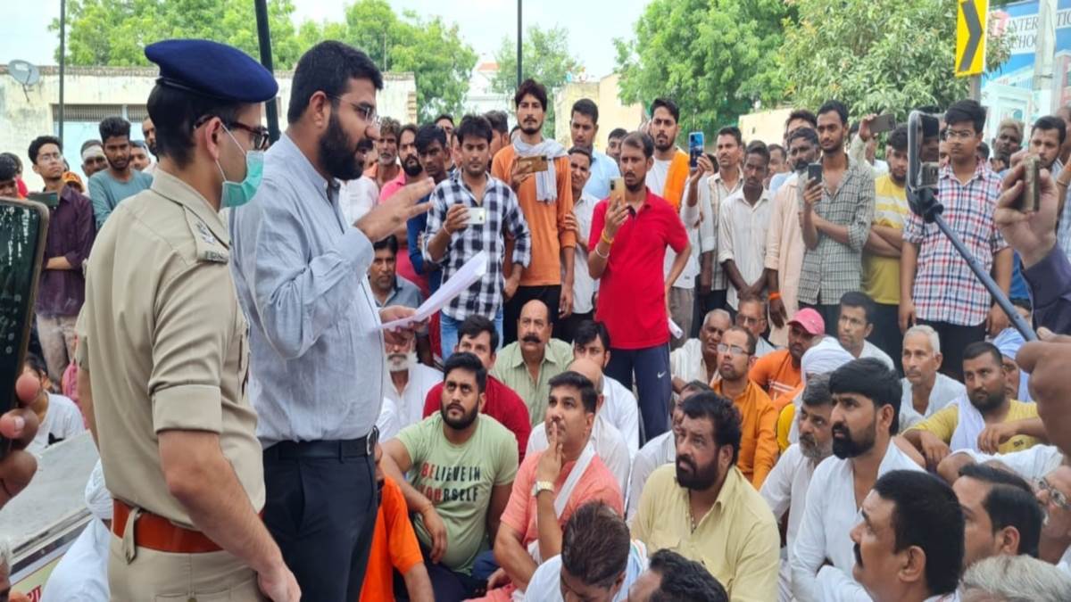 Meerut: 24 घंटे बाद माने लोग, दीपक के कटे सिर का किया अंतिम संस्‍कार ...