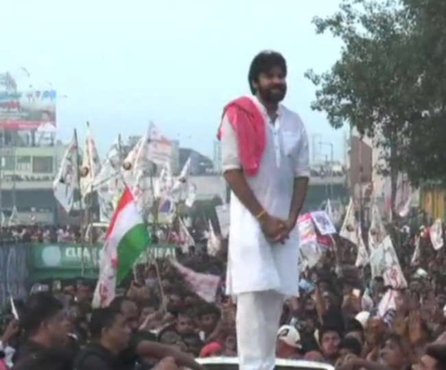 आंध्र प्रदेश: रेत की कमी को लेकर जन सेना पार्टी के नेता पवन कल्याण ने ...