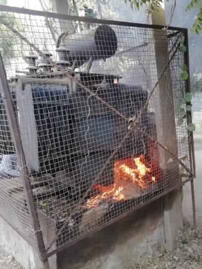 Transformer caught fire, accident saved - Uttar Pradesh Etawah Crime News