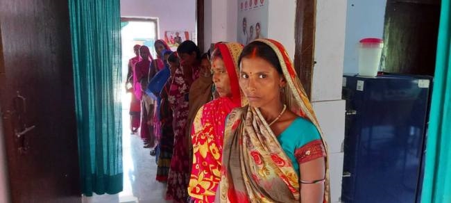 एड्स नियंत्रण के लिए गांवों में लगाए जा रहे एचआइवी जांच शिविर - HIV ...