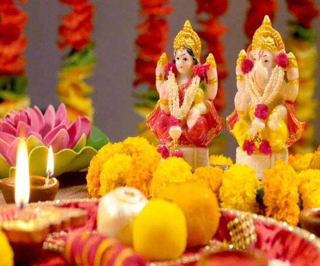 Diwali 2021 Lakshmi Aarti: आज दीपावली पर करें मां लक्ष्मी का वैदिक ...