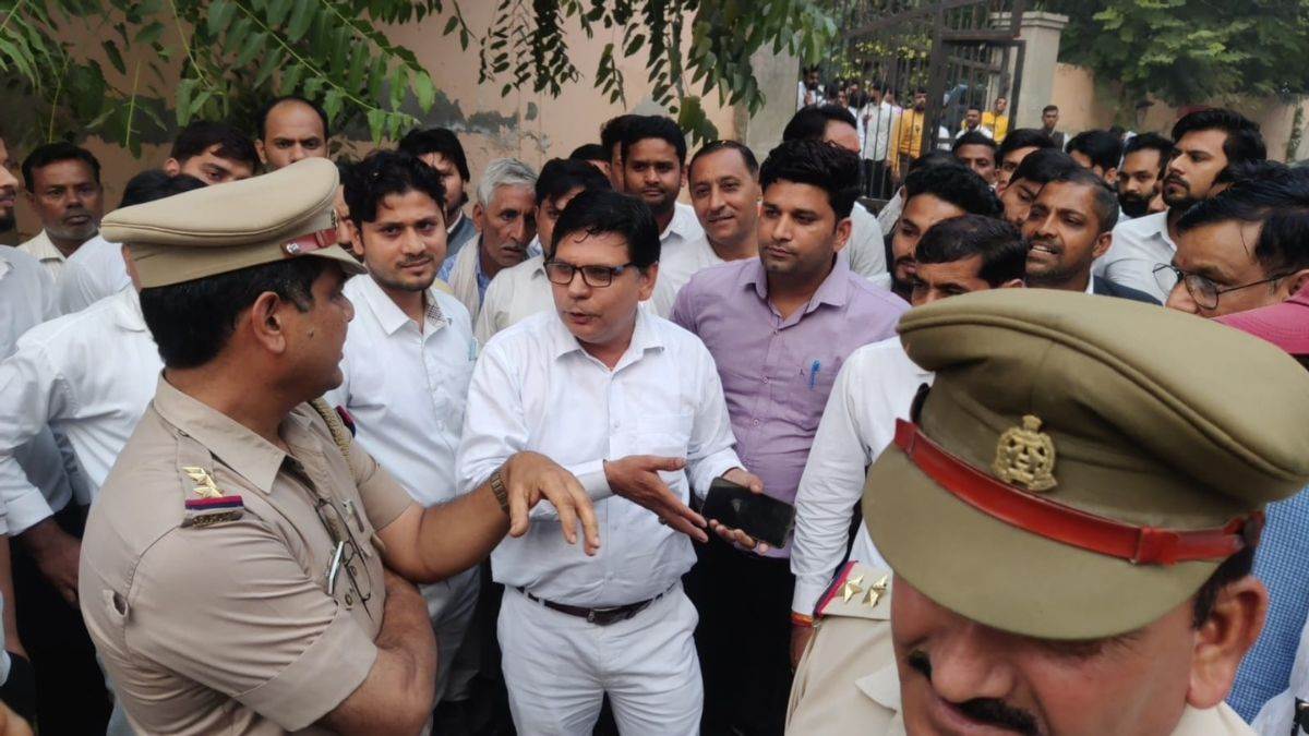 Baghpat News: बागपत में 50 हजारी बदमाश को बुलाने के बावजूद पुलिस ने नहीं किया गिरफ्तार, पढ़ें ...