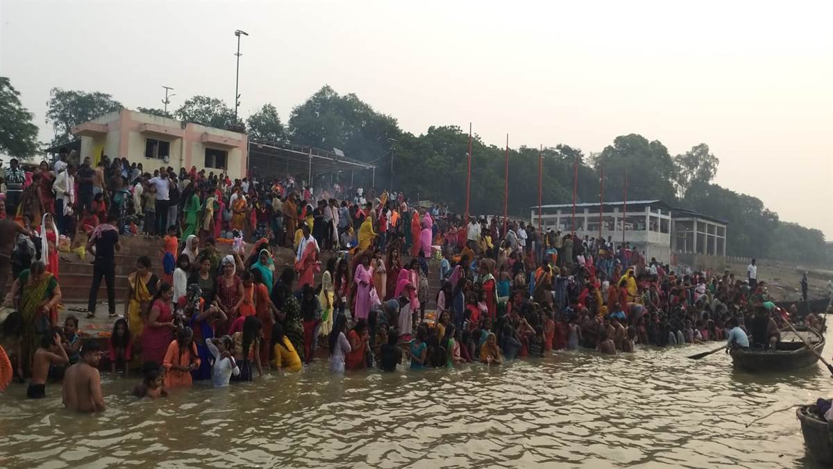 चंदौली में हरि प्रबोधिनी एकादशी पर गंगा में लगाई आस्था की डुबकी ...