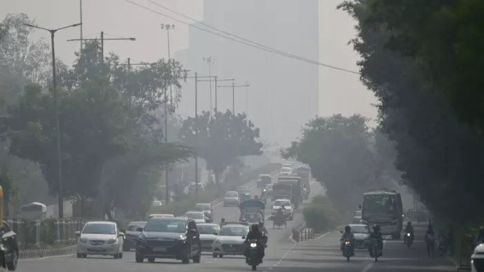 Delhi Weather: दिल्ली में सांसों पर बढ़ता खतरा, 11 इलाकों में AQI 400 ...