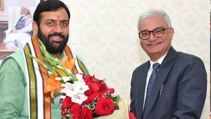 मुख्य सचिव विवेक जोशी ने संभाला पदभार, CM नायब सैनी संग भावी योजनाओं पर ...