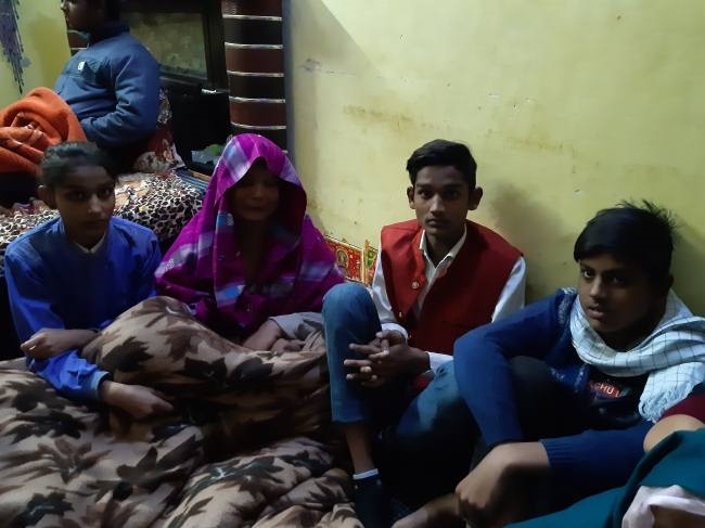 'आवारा आतंक' ने तीन बच्चों से छीना पिता का साया - char(39) || chr(39 ...