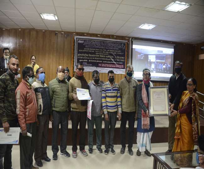 अंतरराष्ट्रीय दिव्यांग दिवस पर उत्कृष्ट काम कर रहे दिव्यांगों को किया ...