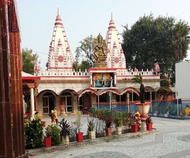 प्रयागराज में श्री नारायण आश्रम धर्म के मर्म के साथ फैला रहा है शिक्षा ...