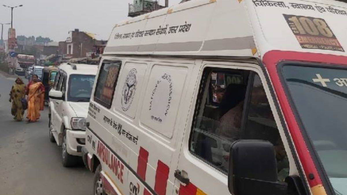 जाम में घंटों फंसी रही एम्बुलेंस, कराहता रहा मरीज - Patients kept ...