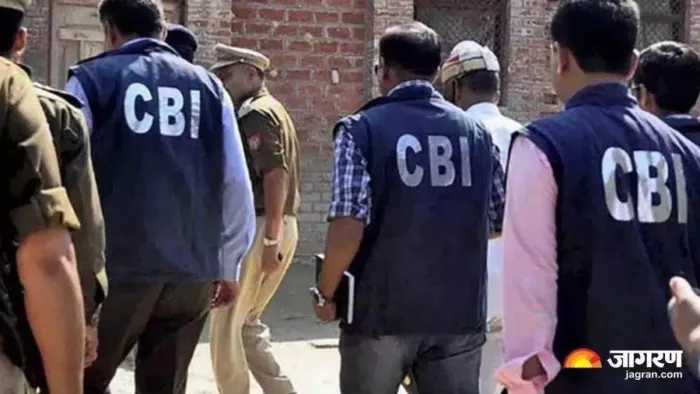 साइबर ठगी का भंडाफोड़: दिल्ली-NCR में CBI ने की ताबड़तोड़ छापेमारी, 10 ठिकानों से मिले अहम सबूत ...