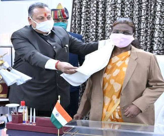 राज्यपाल द्रौपदी मुर्मू से मिले राजेश शुक्ल, दी नववर्ष की बधाई - Vice ...