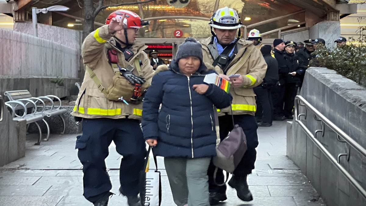 Subway Trains Collide: न्यूयॉर्क में दो सबवे ट्रेनों के बीच टक्कर ...