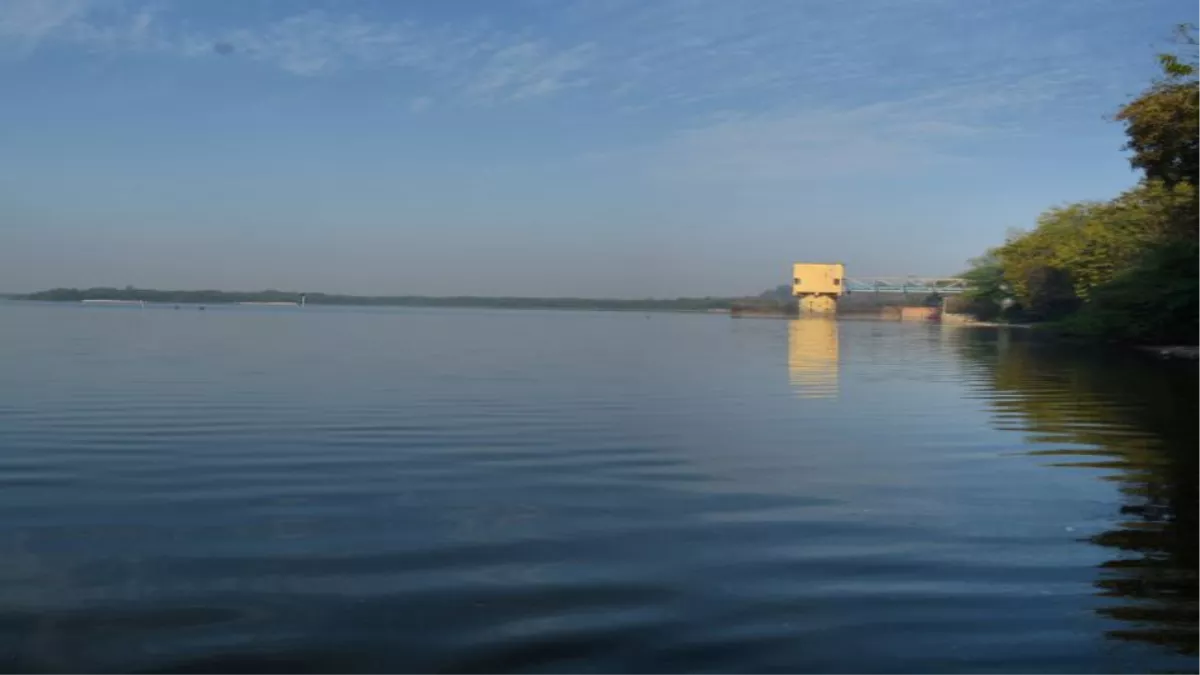 ठंड में कई गुना ज्‍यादा बढ़ गई है Keetham Lake की सुंदरता, 20 हजार से ...
