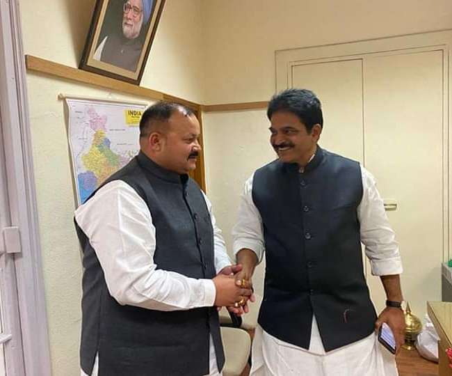 दिल्ली पहुंचा कांग्रेस का अंदरूनी विवाद राष्ट्रीय महासचिव केसी वेणुगोपाल से मिले विधायक धामी ...