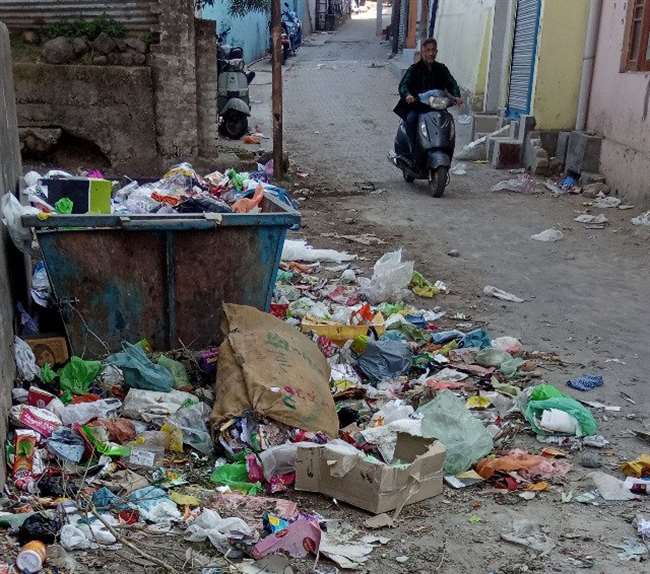 Jammu: सरकार के स्वच्छ भारत नारे पर उठ रहे सवाल, सफाई कर्मचारियों की ...