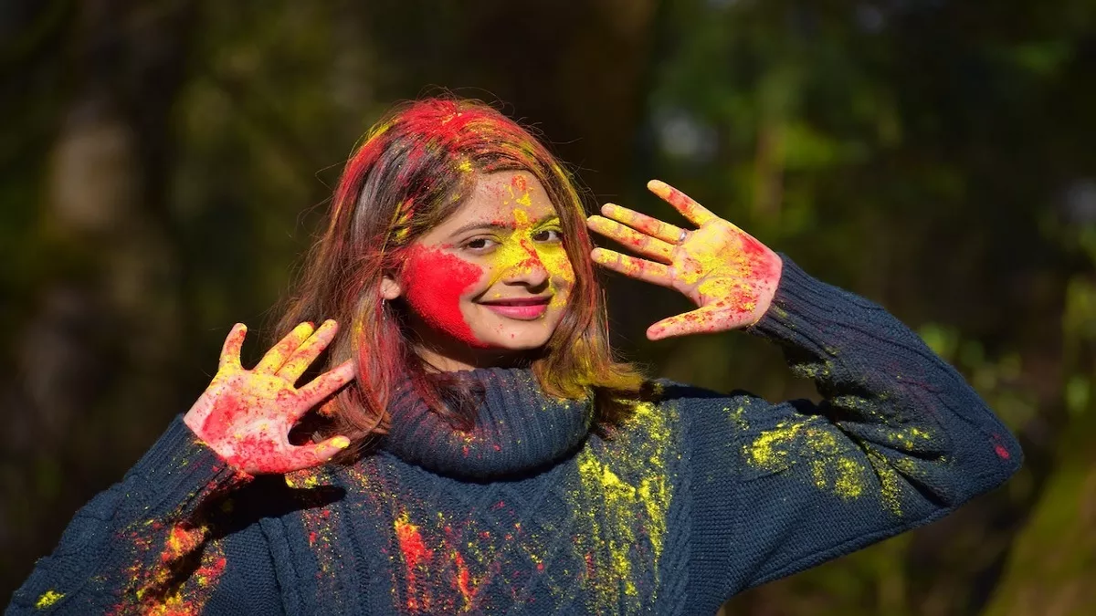Holi Color Removing Tips: चेहरे और शरीर से होली के जिद्दी रंग हटाने के ...