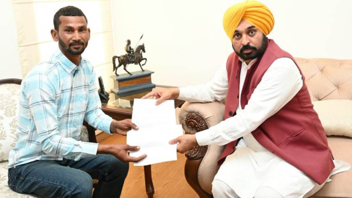 Punjab News: दिहाड़ी मजदूरी कर रहे हॉकी खिलाड़ी का वीडियो वायरल, मान ने ...