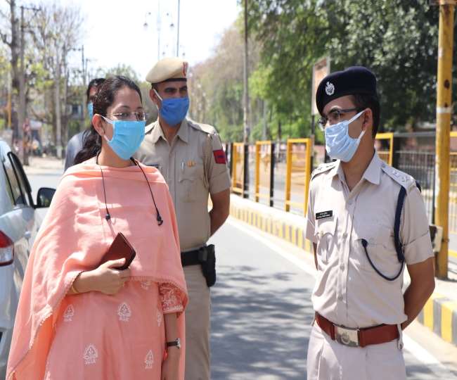 हिसार में लॉकडाउन तोडऩे शिकायत पर खुद पहुंच गए डीसी-एसपी करवाया फ्लैग ...