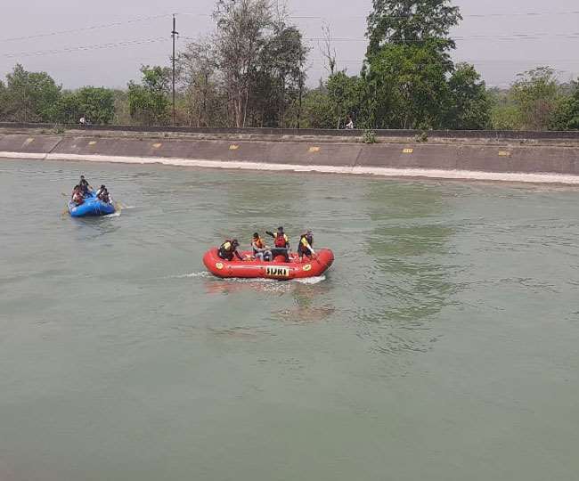 एकलौते बेटे को गोद में लेकर कार सहित चीला नहर में कूदे पिता-पुत्र अभी ...