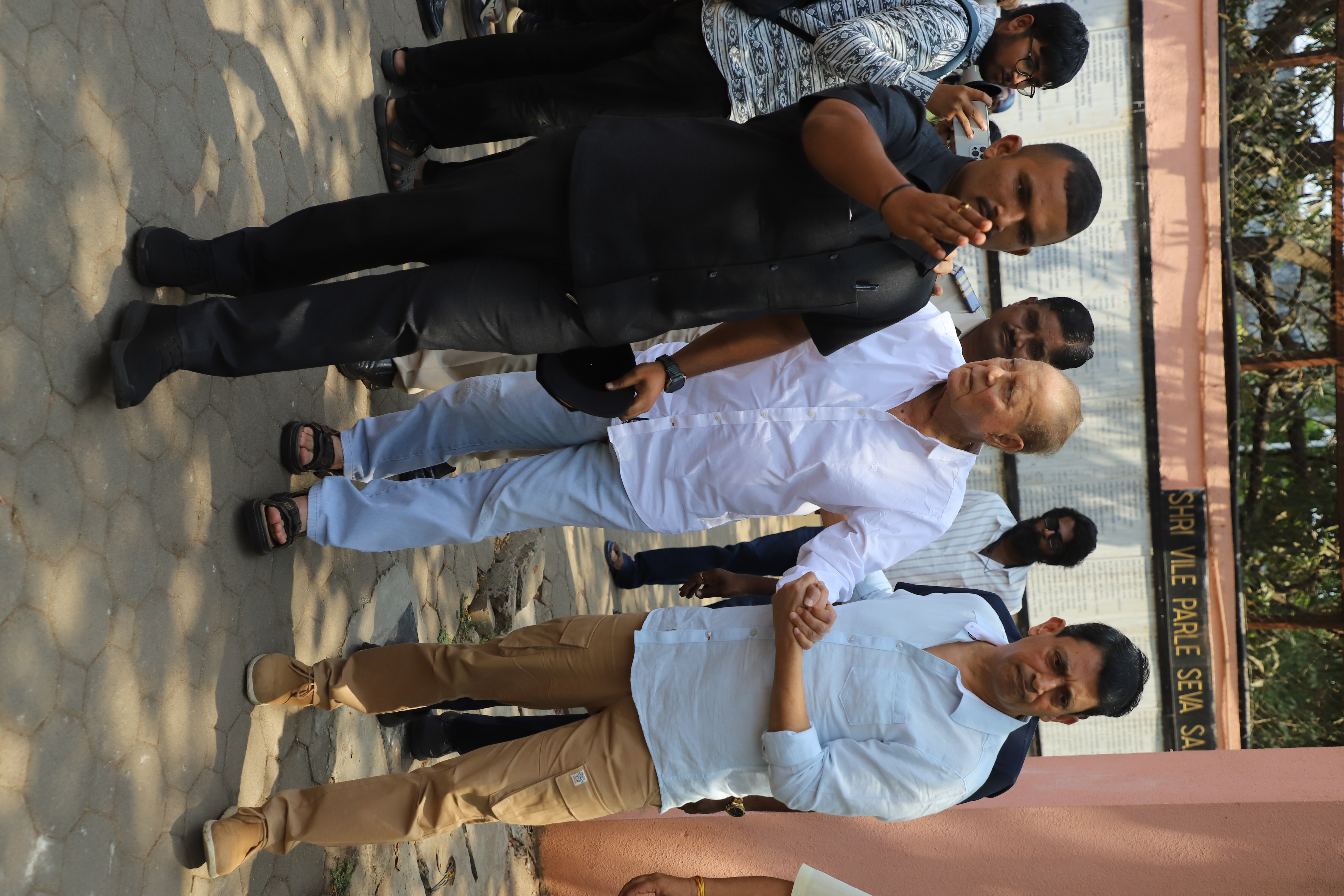 Manoj Kumar Last Rites: राजकीय सम्मान के साथ मनोज कुमार को दी गई अंतिम ...