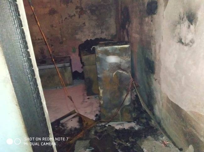 संदिग्ध परिस्थितियों में मुंदसा गांव स्थित मकान में लगी आग, बड़ा हादसा ...