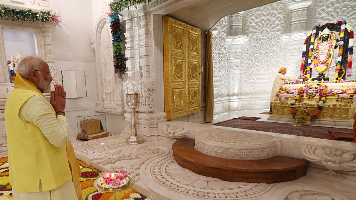 PM Modi In Ayodhya: अयोध्या में PM मोदी ने रामलला को किया साष्टांग ...