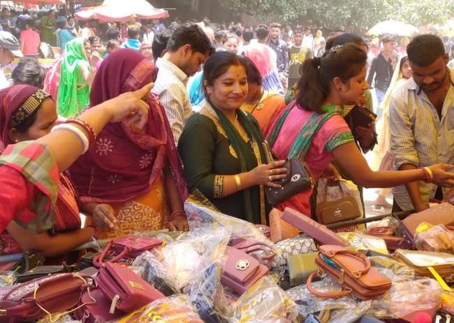 दाता राणपत देव स्थान पर मेल में उमड़ा आस्था का सैलाब, बच्चों ने लिया ...