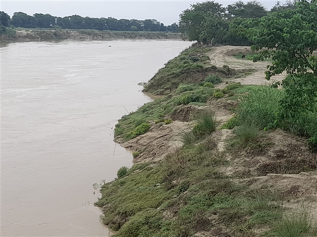 राप्ती व गोर्रा का जलस्तर घटा, तटवर्ती गांवों पर कटान का खतरा - Water ...