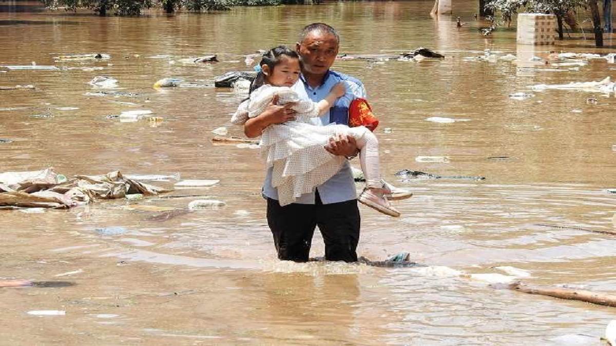 China Extreme Weather: मौसम में उतार-चढ़ाव के साथ चीन भारी बारिश और ...