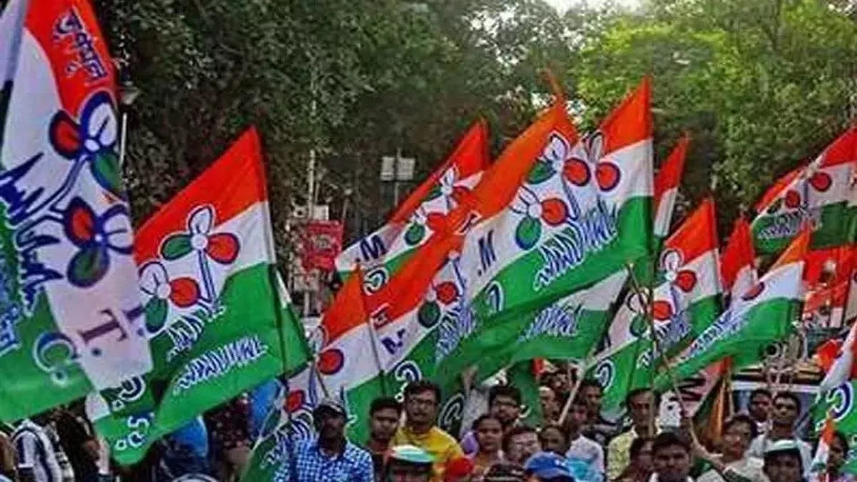 Bengal News: TMC उम्मीदवार पर लगा तिरंगे के अपमान का आरोप, राष्ट्रीय ...