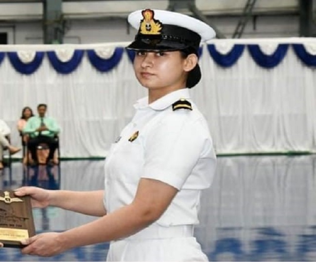 Aastha Poonia: नौसेना की पहली महिला फाइटर पायलट बनीं आस्था पूनिया, यूपी ...