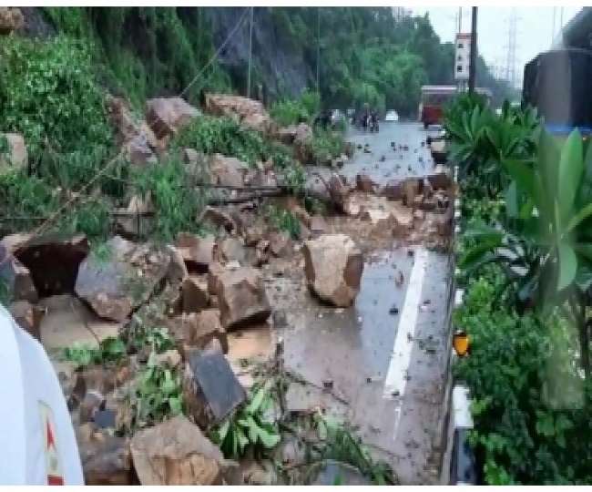 गोवा में भूस्खलन के बाद बाधित हुई रेल सेवा हाइवे भी हुआ जाम ...