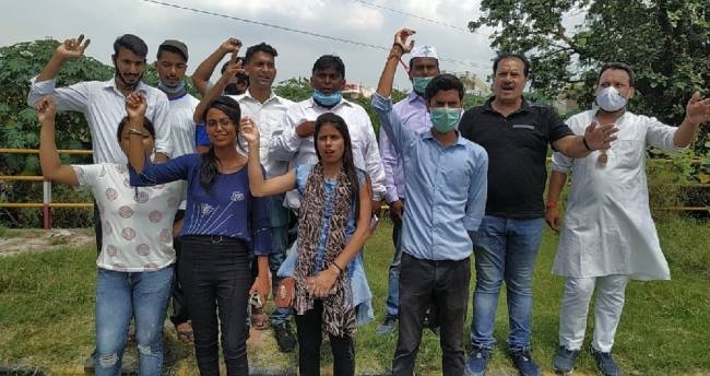 कांग्रेस सेवादल यंग ब्रिगेड कार्यकत्र्ताओं ने किया प्रदर्शन - Congress ...