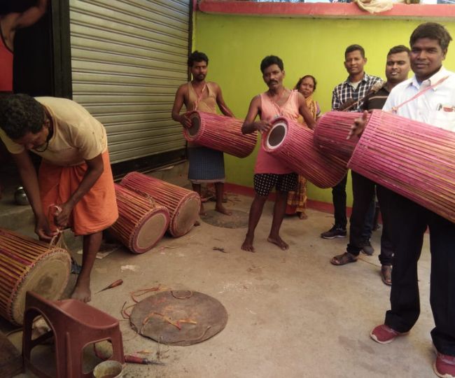 झारखंड के गांव-गांव में गूंजती है लोहरदगा के मांदर की आवाज, जानिए क्या ...
