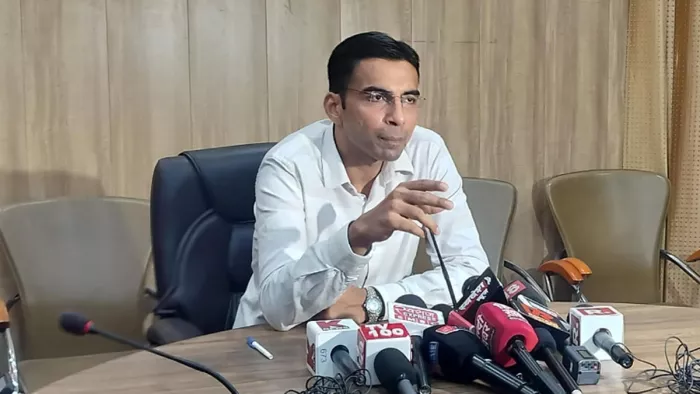 Dehradun के नए डीएम सविन बंंसल ने ग्रहण किया पदभार, कहा- 'यातायात सुधार ...